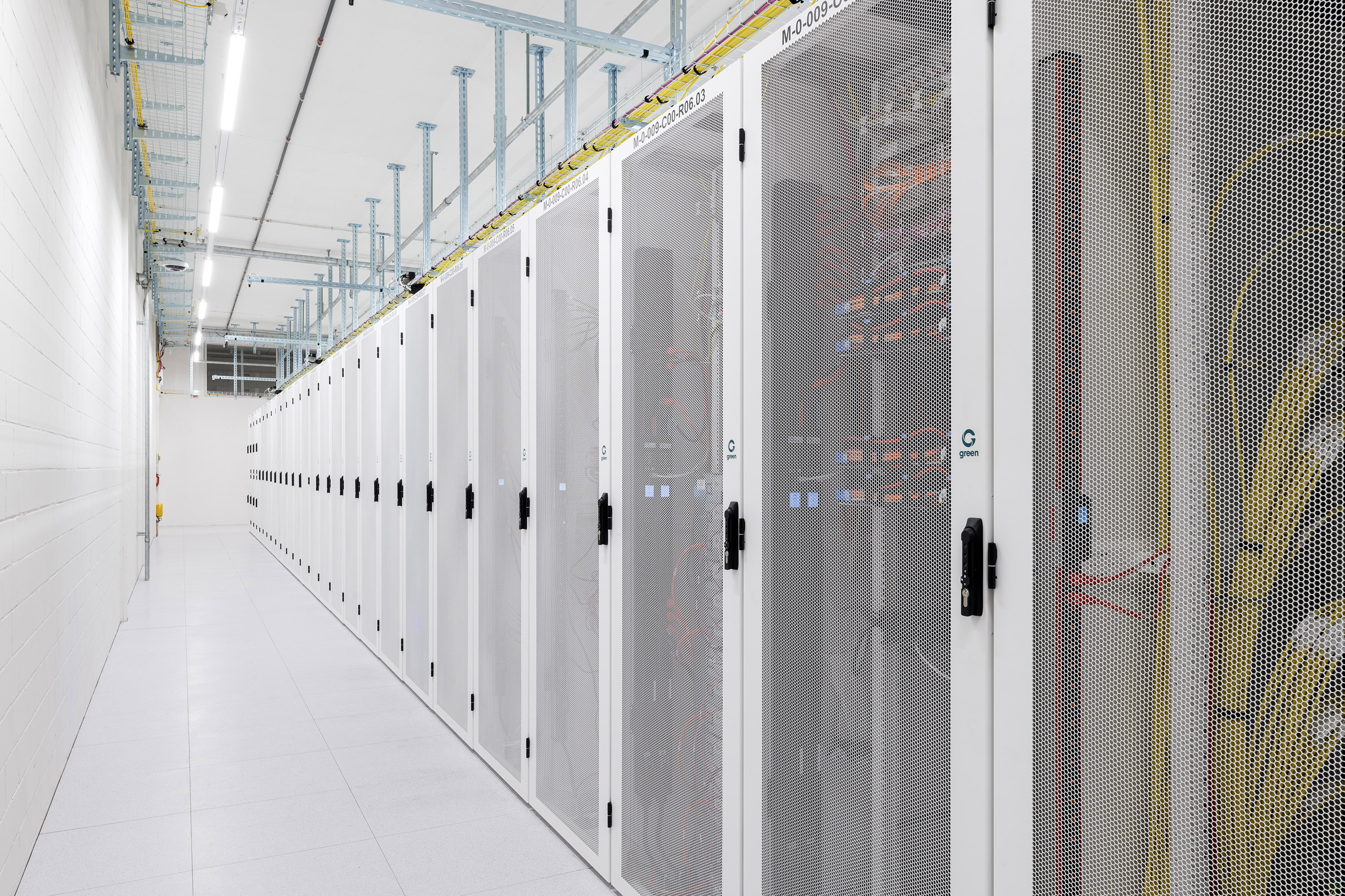Colocation racks in the data center | Future-proof and efficient - Green